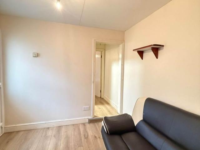 Endsleigh Road, Southall UB2, 1 bed flat to rent, £1,350 pcm | PrimeLocation
