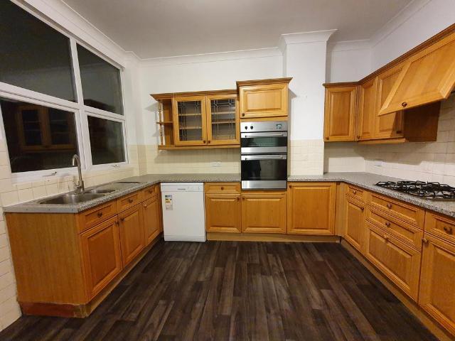 Enfield EN3 3 bed house to rent £2,300 pcm £531 pw