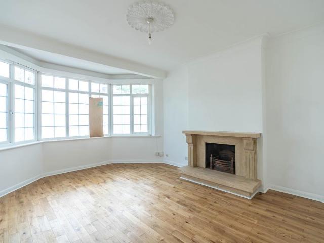 Enfield EN1 3 bed semi detached house to rent £2,548 pcm £588 pw