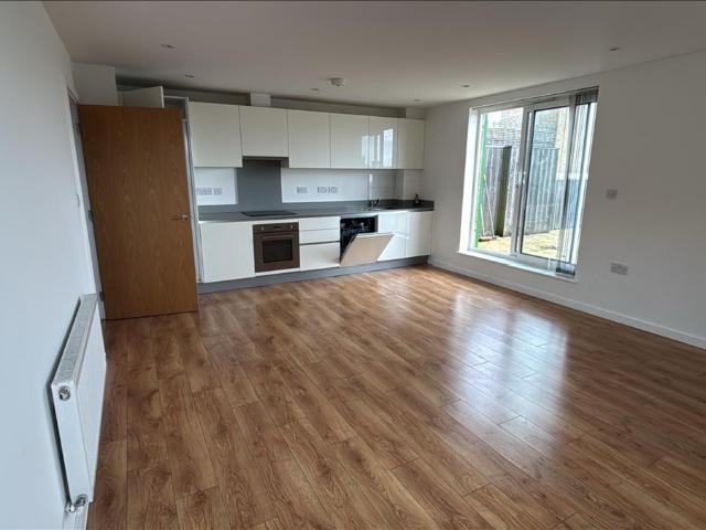 Enfield, London EN2, Enfield, 3 bed flat to rent, £2,500 pcm | PrimeLocation