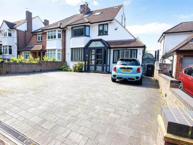 Enfield Road, Enfield, EN2 4 bed house to rent £3,750 pcm £865 pw