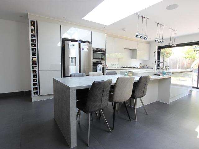 Enfield Road, Enfield EN2, 4 bed property to rent, £3,750 pcm | PrimeLocation