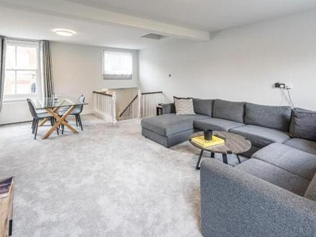 Enford Street, London, 2 Bedroom Maisonette