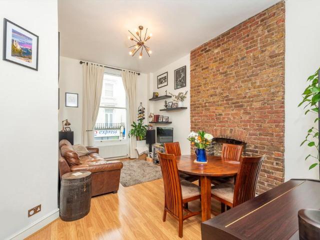 Englands Lane, London NW3 2 bed flat to rent £4,996 pcm £1,153 pw