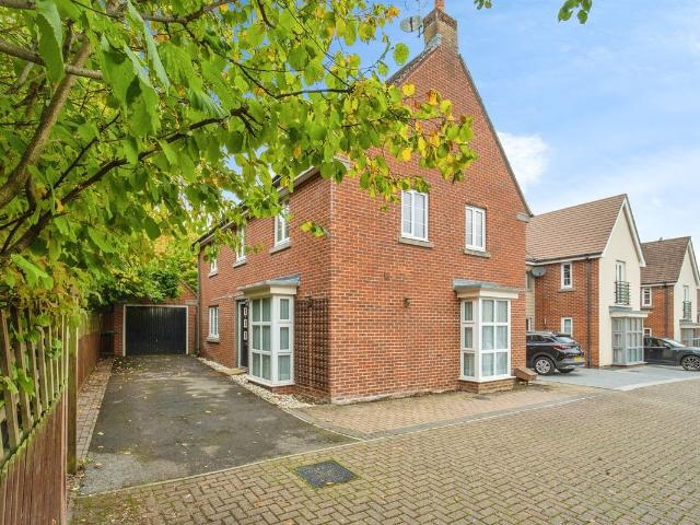 Englefield Way, Basingstoke RG24, Property to rent, £1,995 pcm | PrimeLocation