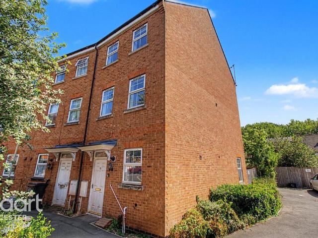 Englewood Close, LEICESTER 5 bed semi detached house to rent £1,495 pcm £345 pw