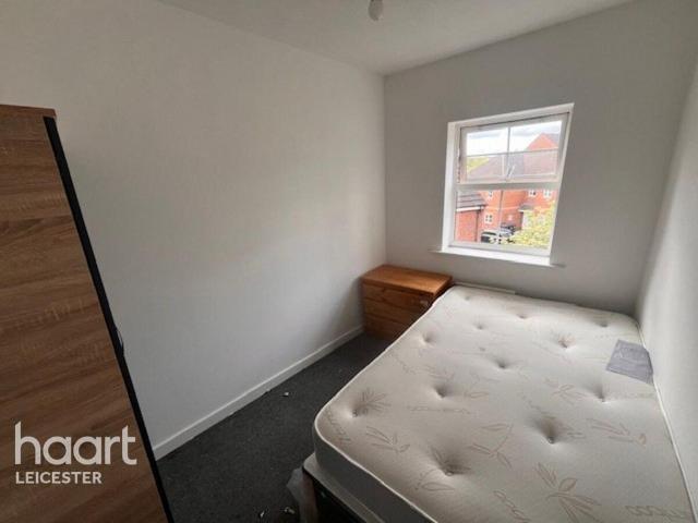 Englewood Close, LEICESTER 5 bed semi detached house to rent £1,595 pcm £368 pw