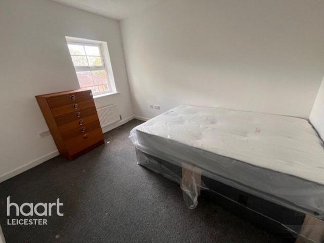 Englewood Close, LEICESTER 5 bed semi detached house to rent £1,595 pcm £368 pw
