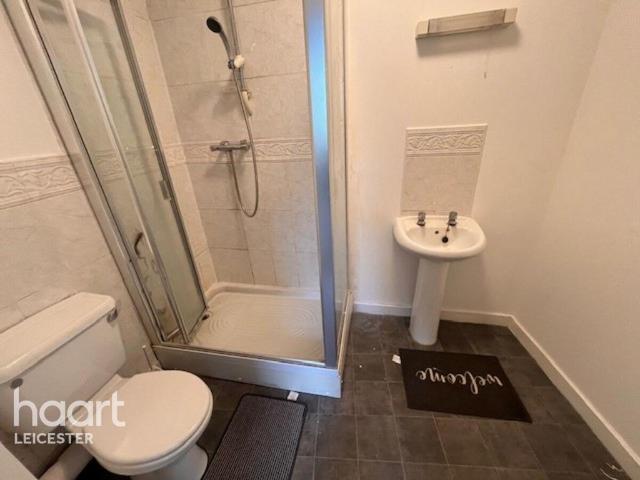 Englewood Close, LEICESTER 5 bed semi detached house to rent £1,595 pcm £368 pw