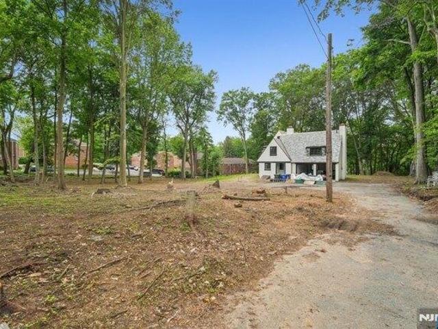 Englewood NJ 07631 LS102313032