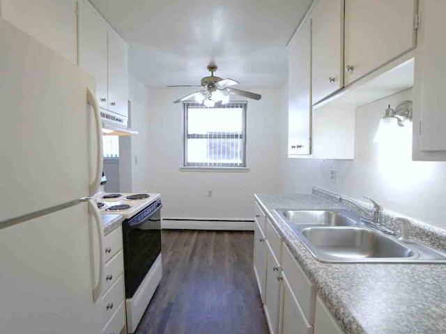 English Conway Place 2 Bedroom Apartment for Rent at 1351 Conway St, St. Paul, MN 55106 Dayton's Bluff