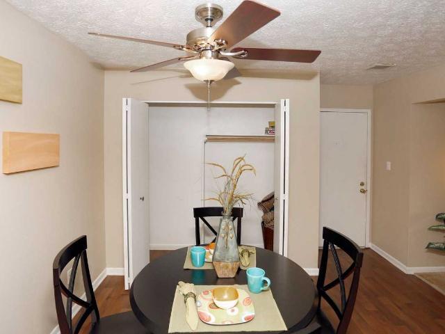 English Village Apartments 2 Bedroom Apartment for Rent at 545 English Village Dr, Indianapolis, IN 46239 Irvington