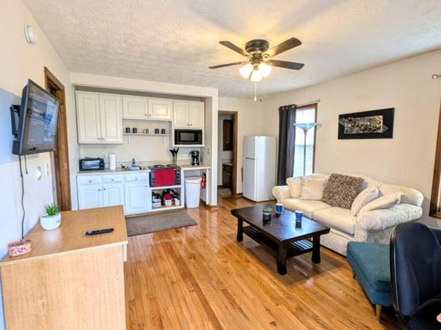 Enjoy all 550 SF apt in East Cobb to yourself with
