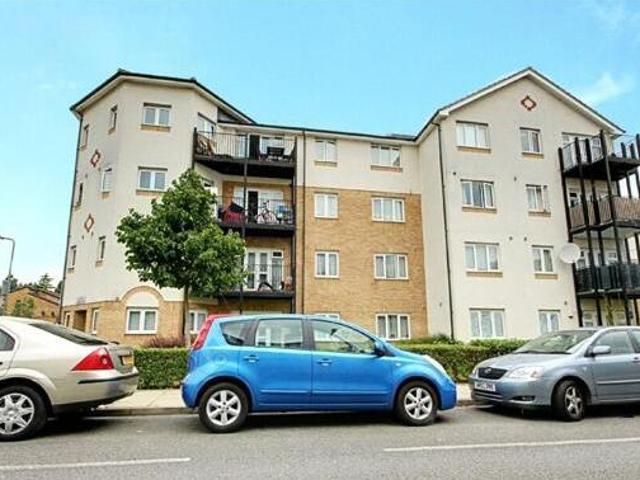 Enstone Road, Enfield, 2 Bedroom Flat