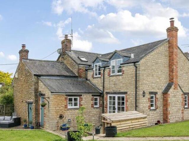 Enstone Road, Middle Barton, 5 Bedroom Semi detached