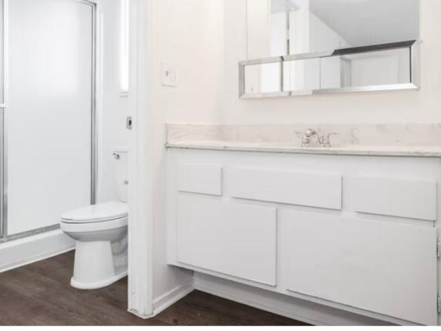 Ensuite Bedroom available in Apt