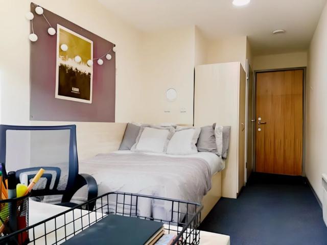 Ensuite bronze