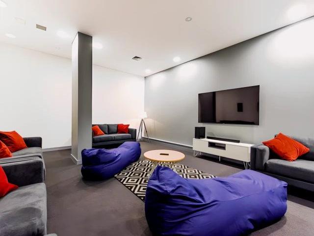 Ensuite bronze city view