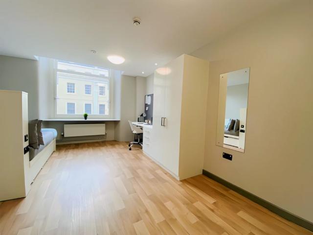 Ensuite gold