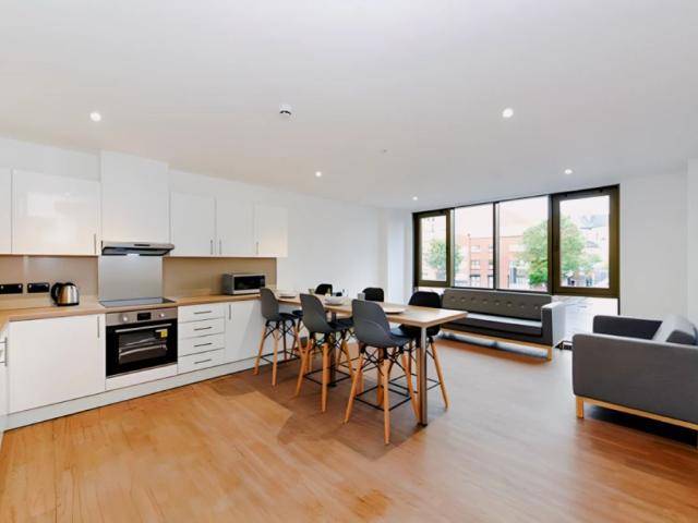 Ensuite gold city view