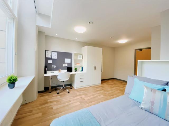 Ensuite gold accessible