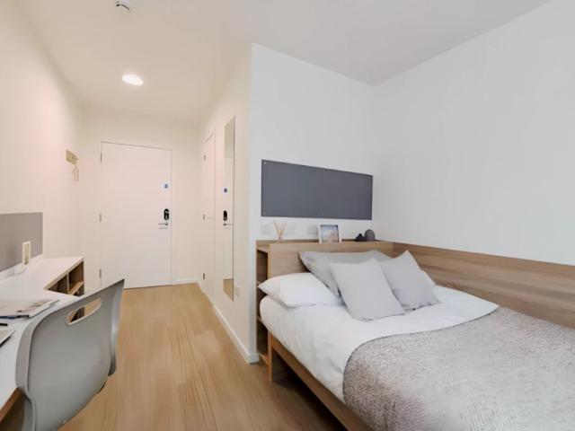 Ensuite gold upper floor