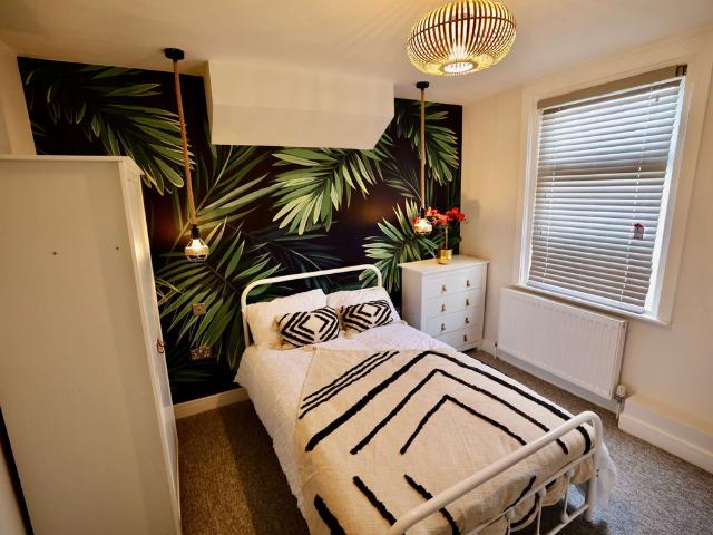 Ensuite Room | All Bills Included | Easy Town Access Room 2