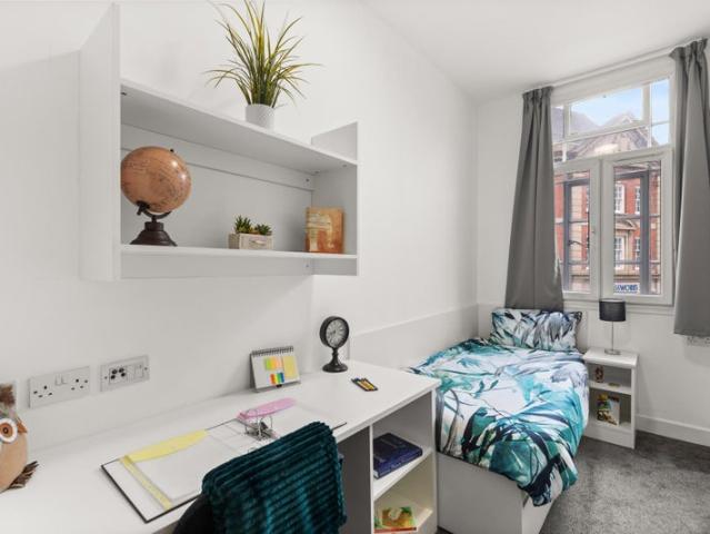 Ensuite Room Available July 4Th