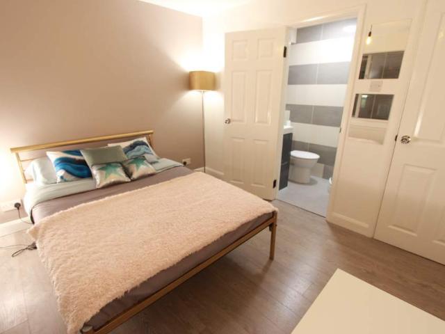 ENSUITE ROOM. AVAILABLE TODAY. HATFIELD AL10 UNI, GALLERIA, BUSINESS PARK TRAIN