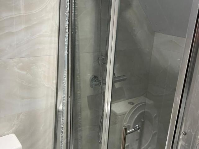 Ensuite Room in a family house Romford
