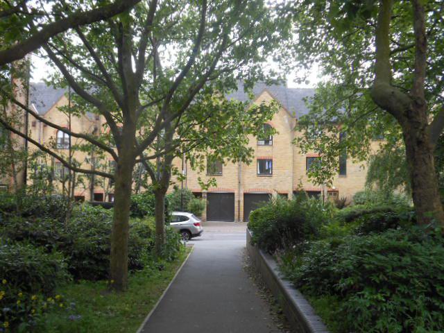 Ensuite room in Large Wapping Townhouse