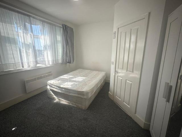 Ensuite Room North Circular Road Neasden NW10