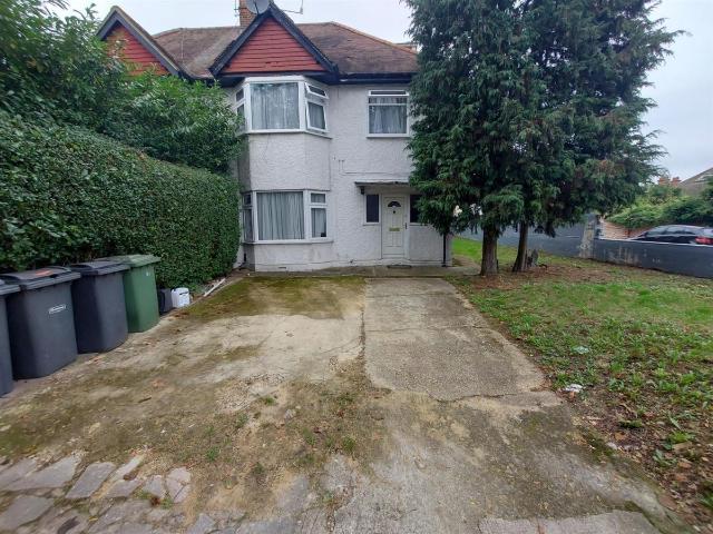 Ensuite Room Whitchurch Lane, Edgware, Greater London HA8, Room to rent, £975 pcm | PrimeLocation