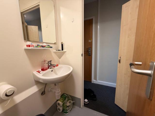 Ensuite Student Accomodation Tenancy Takeover