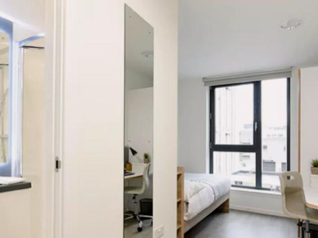 Ensuite silver upper floor