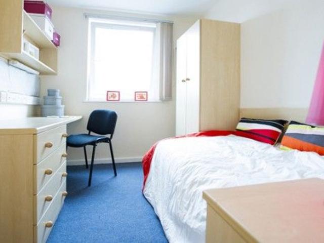 Ensuite single room in 4 bedroom student flat