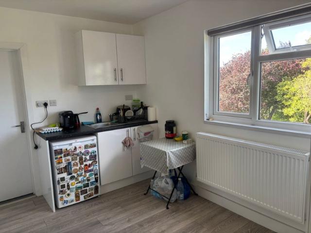 Ensuite to rent inc all bills Farndale Ave N13