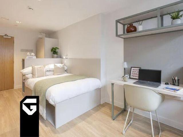 Ensuite with Balcony I The Quarter House 1 bed bungalow to rent £1,274 pcm £294 pw