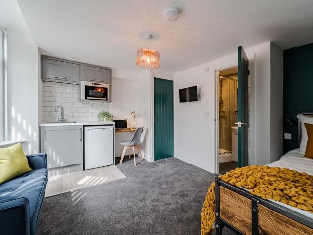 Ensuite 1, Abercorn Road, Chapelfields, Coventry CV5, Room to rent, £715 pcm | PrimeLocation