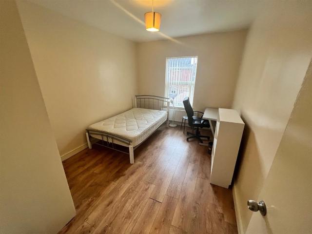 Ensuite 5, Hearsall Lane, Chapelfields, Coventry CV5, Room to rent, £570 pcm | PrimeLocation