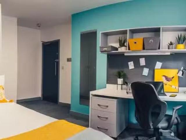 Ensuite 8 Bed