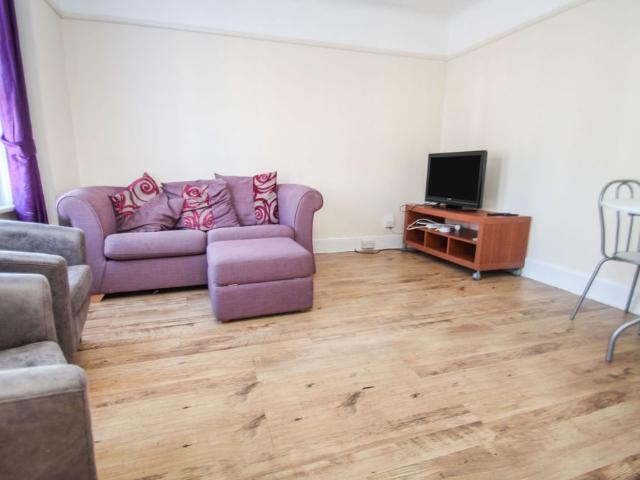 Ensbury Park Road, Bournemouth, BH9