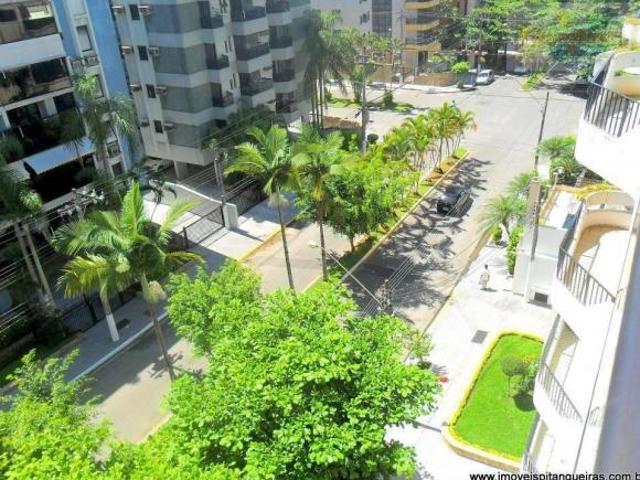 Enseada Cobertura com piscina e churrasqueira em região nobre da Enseada