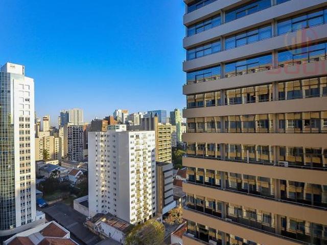 Ensolarado e amplo apartamento, 140m², 3 quartos, à venda | Centro Curitiba/PR