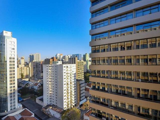 Ensolarado e amplo apartamento, 140m², 3 quartos, à venda | Centro Curitiba/PR
