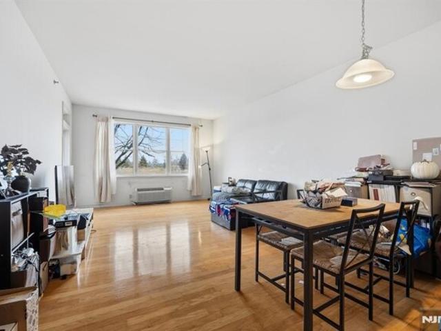 Enterprise Ct Apt,jersey City, Condo For Sale