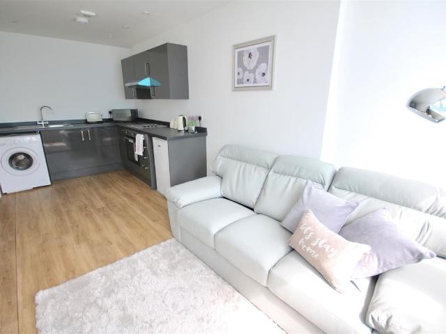 Enterprise House, Isambard Brunel Road PO1, 2 bed flat to rent, £1,250 pcm | PrimeLocation