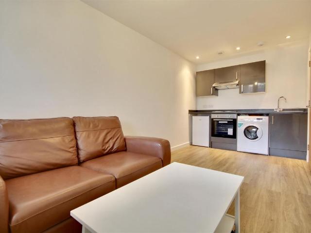 Enterprise House, Isambard Brunel Road, Portsmouth PO1, 1 bed flat to rent, £950 pcm | PrimeLocation