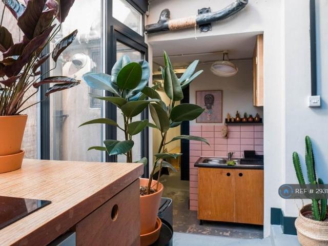 Enterprise House, London, E9 4 bed flat to rent £3,785 pcm £873 pw