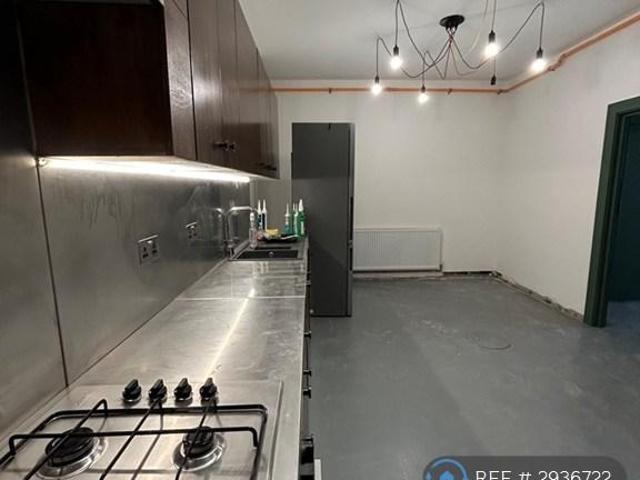 Enterprise House, London, E9 4 bed flat to rent £5,600 pcm £1,292 pw